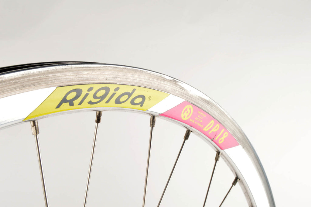 Wheelset with Rigida DP18 clincher rims and Shimano 600 Ultegra Tricol ...