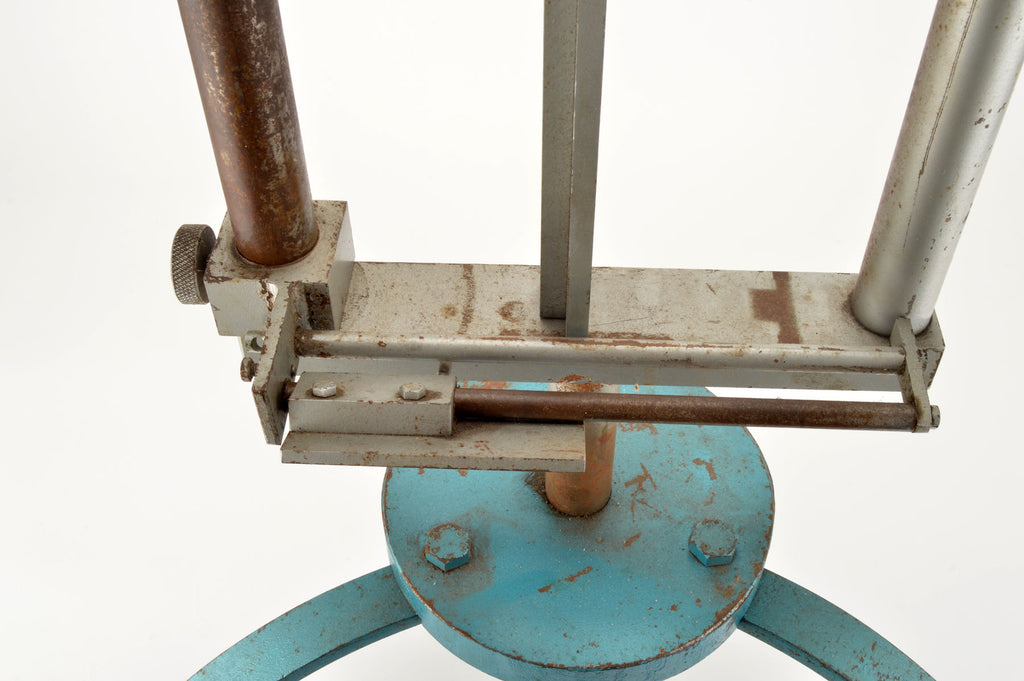 Preciray truing stand from the 1970s – Velosaloon.com