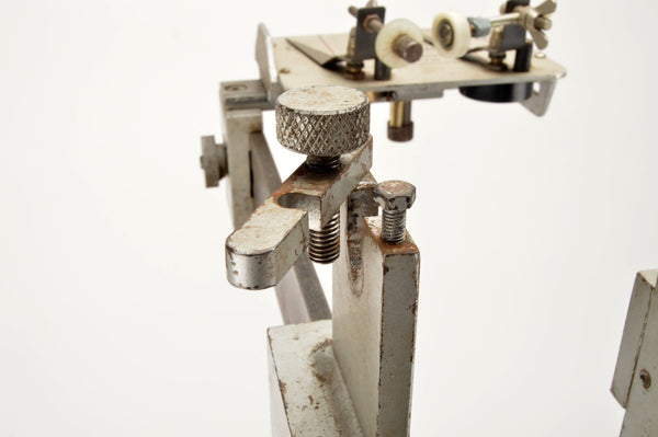 Preciray truing stand from the 1970s – Velosaloon.com