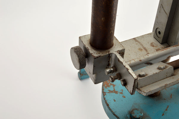 Preciray truing stand from the 1970s – Velosaloon.com