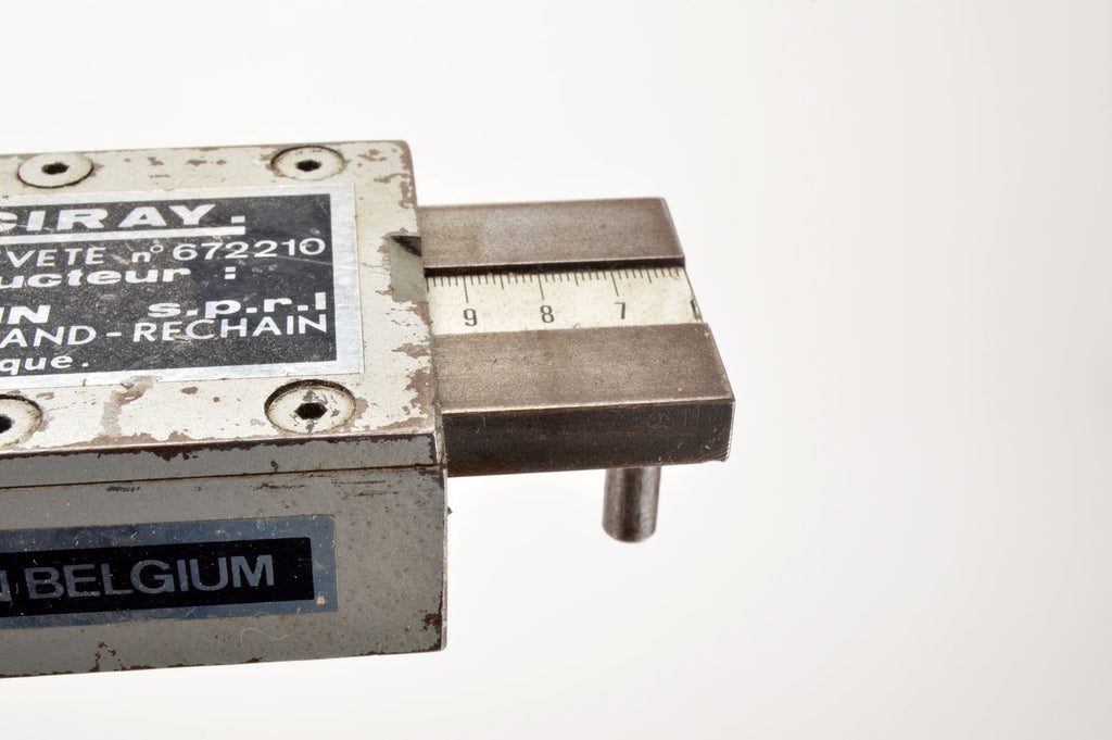 Preciray truing stand from the 1970s – Velosaloon.com